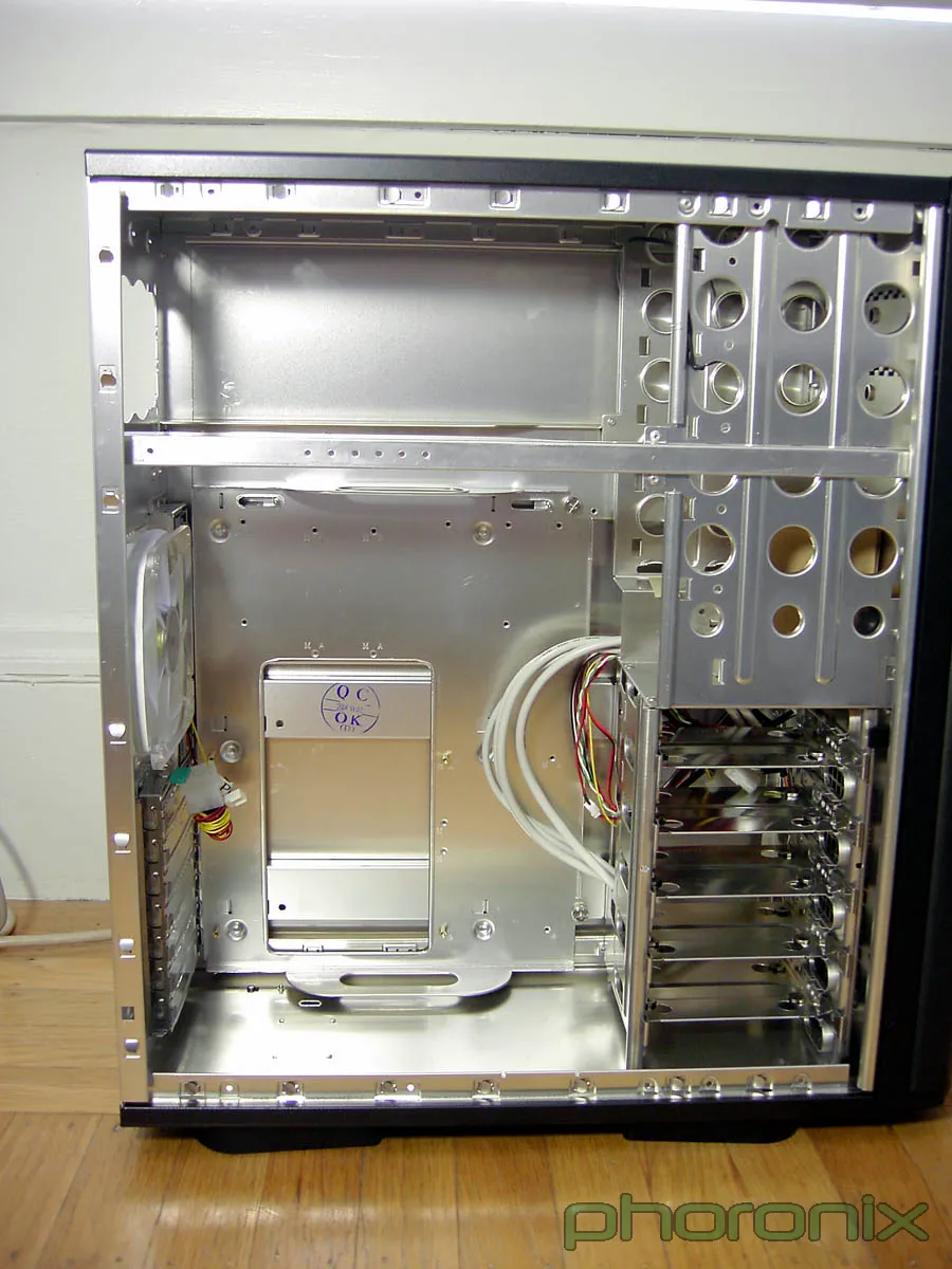 [Phoronix] Thermaltake Shark Aluminum Full Tower Image (Thermaltake ...