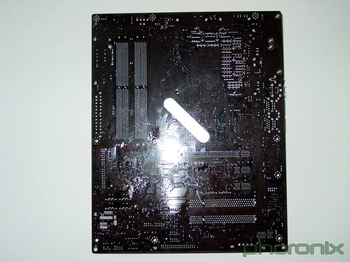 [Phoronix] Abit AW8-MAX v1.0 (i955X) Image (Abit Aw8max Back)