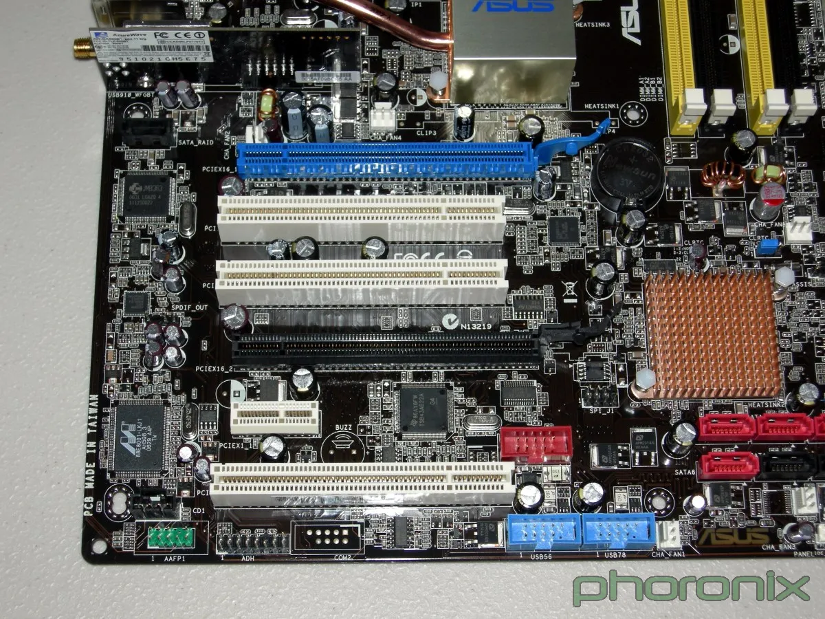 [Phoronix] ASUS P5B Deluxe Image (Abit P5b Exp)