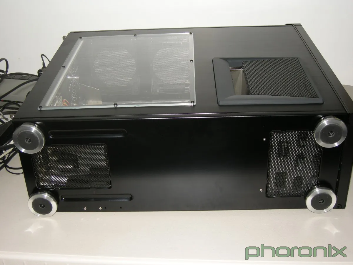 [Phoronix] SilverStone Temjin TJ10 Image (Silverstone Tj10 Bottom)