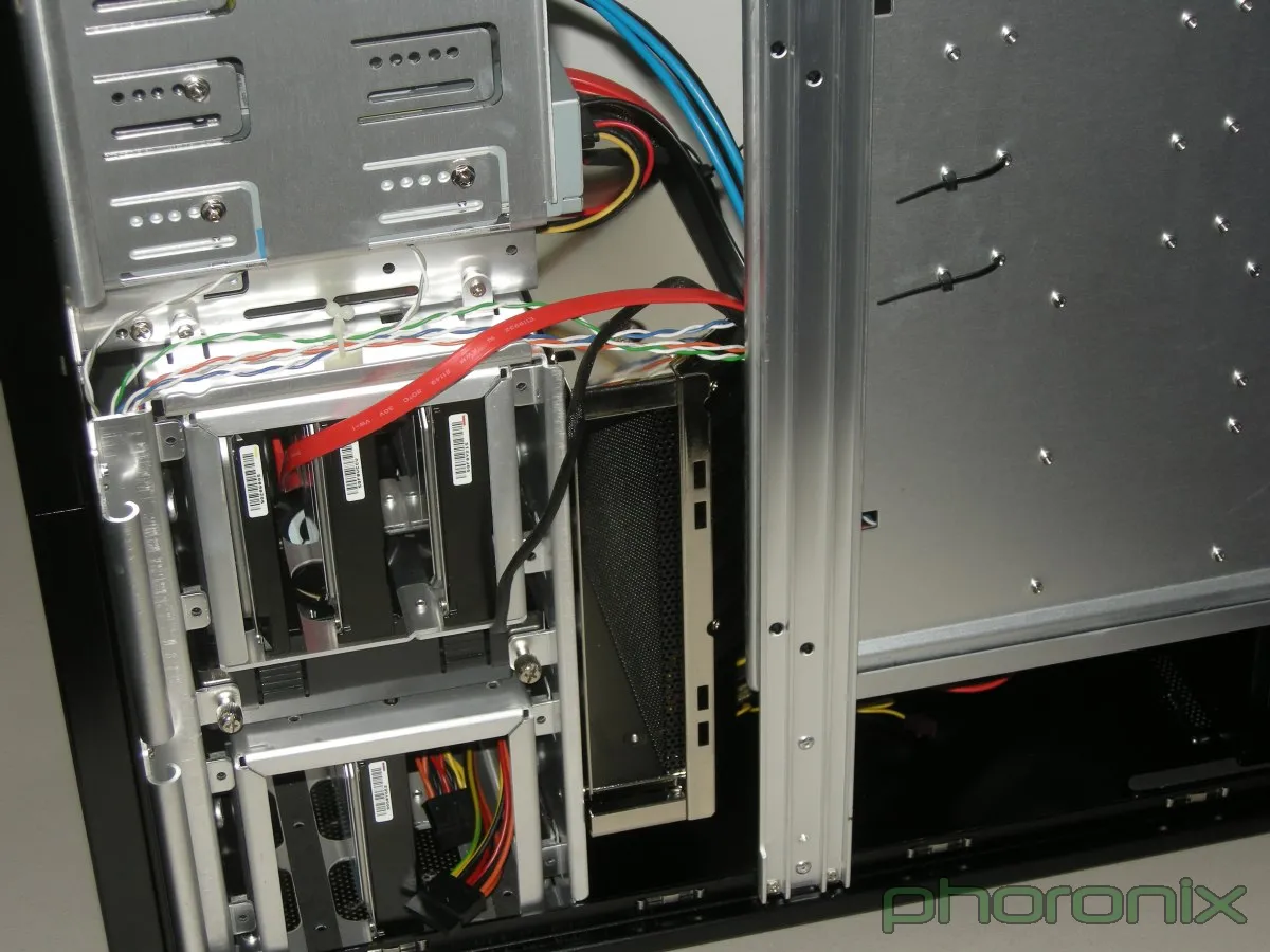 [Phoronix] SilverStone Temjin TJ10 Image (Silverstone Tj10 Sys3)