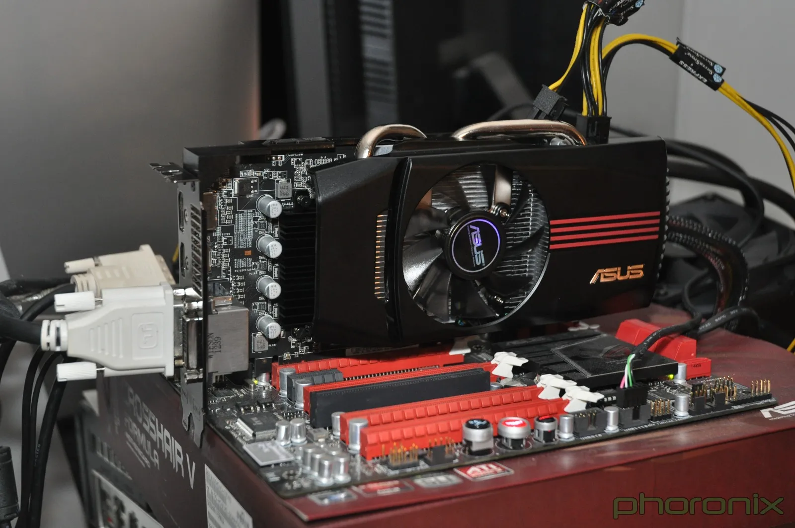 [Phoronix] ASUS Radeon HD 7850 DirectCU Image (Amd Hd7850 Sys2)