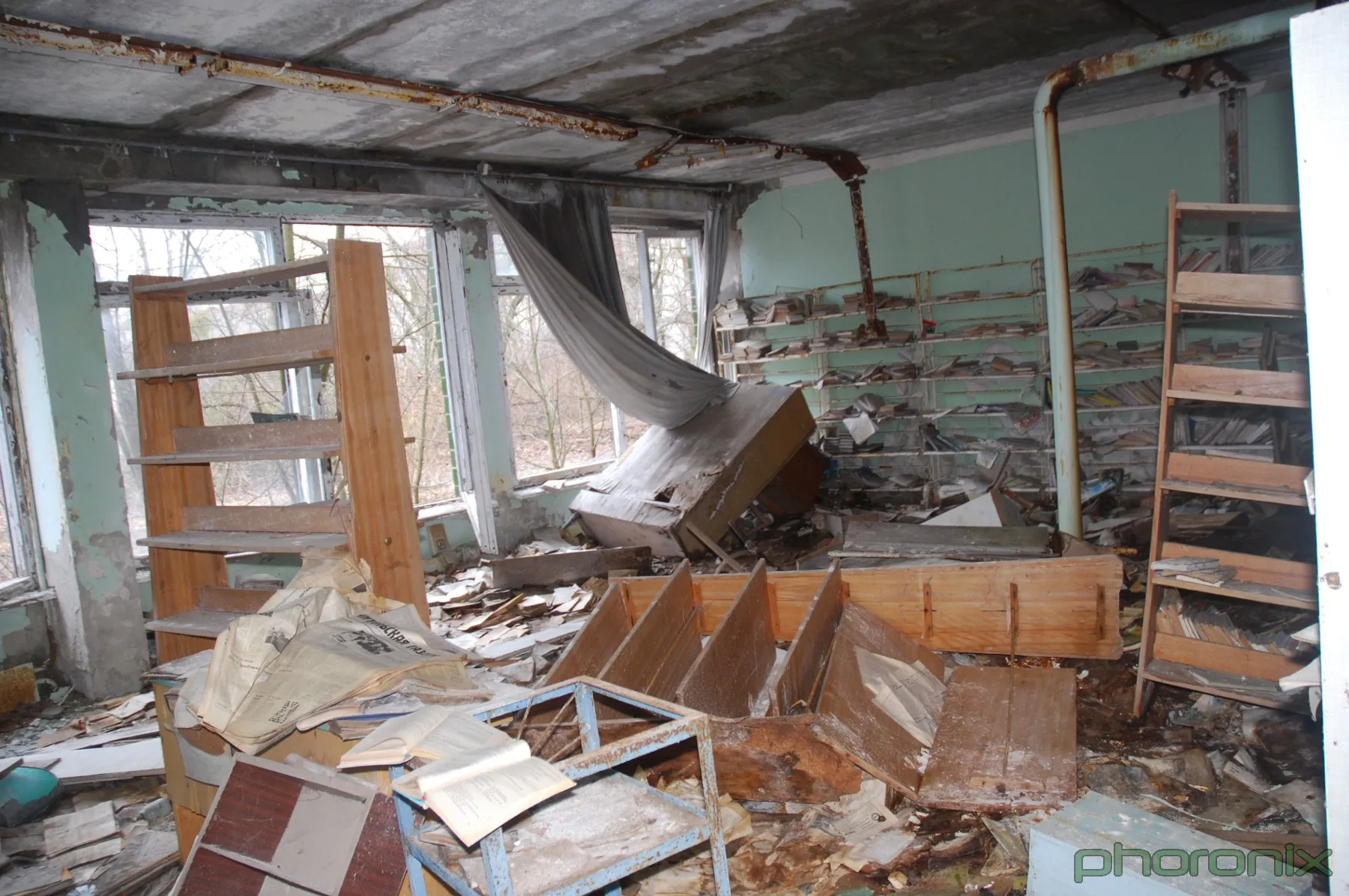 [Phoronix] Touring Chernobyl In 2010: Pripyat School Library