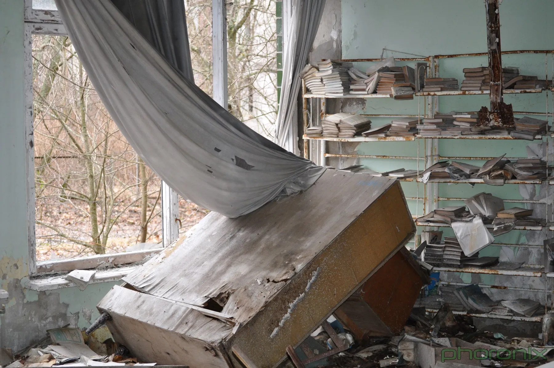 [Phoronix] Touring Chernobyl In 2010: Pripyat Library