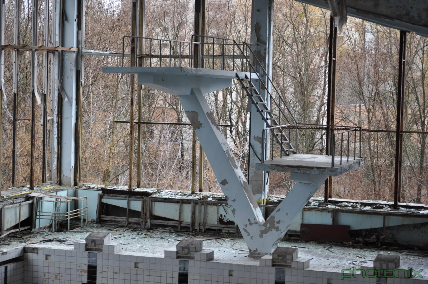 [Phoronix] Touring Chernobyl In 2010: Pripyat's Best Swimming Pool