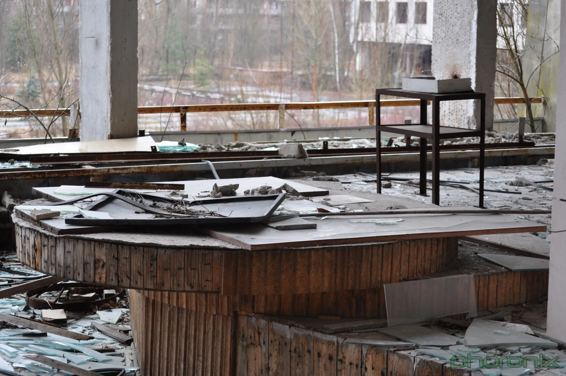 [Phoronix] Touring Chernobyl In 2010: In Pripyat's Dance Hall