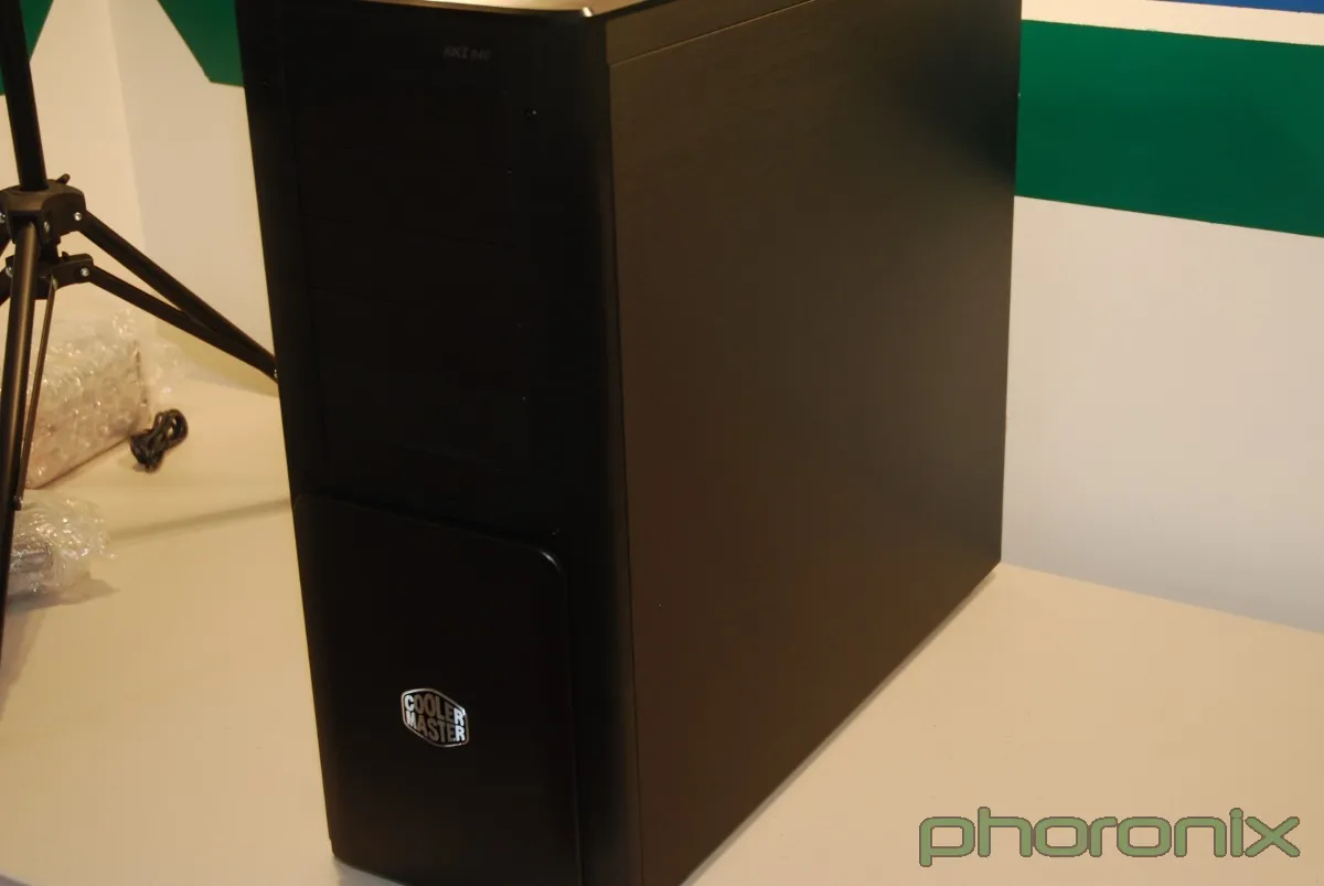 [Phoronix] Cooler Master ATCS 840 EATX Image (Cm 840 Angle)