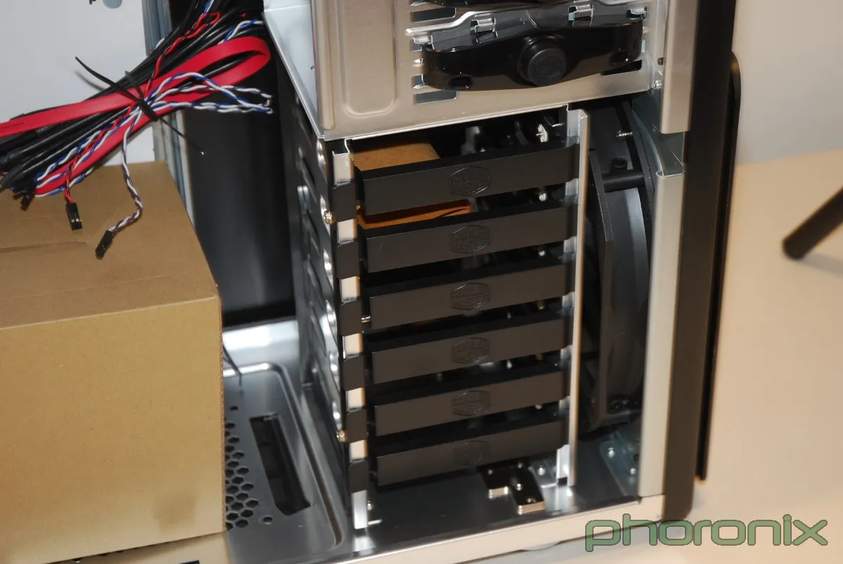[Phoronix] Cooler Master ATCS 840 EATX Image (Cm 840 In4)