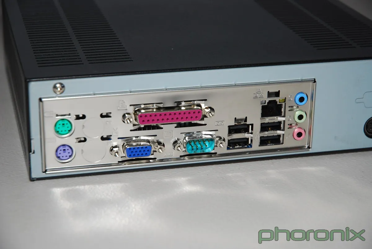 [Phoronix] Gigabyte STA Thin Client Image (Gigabyte Sta1 Rear)