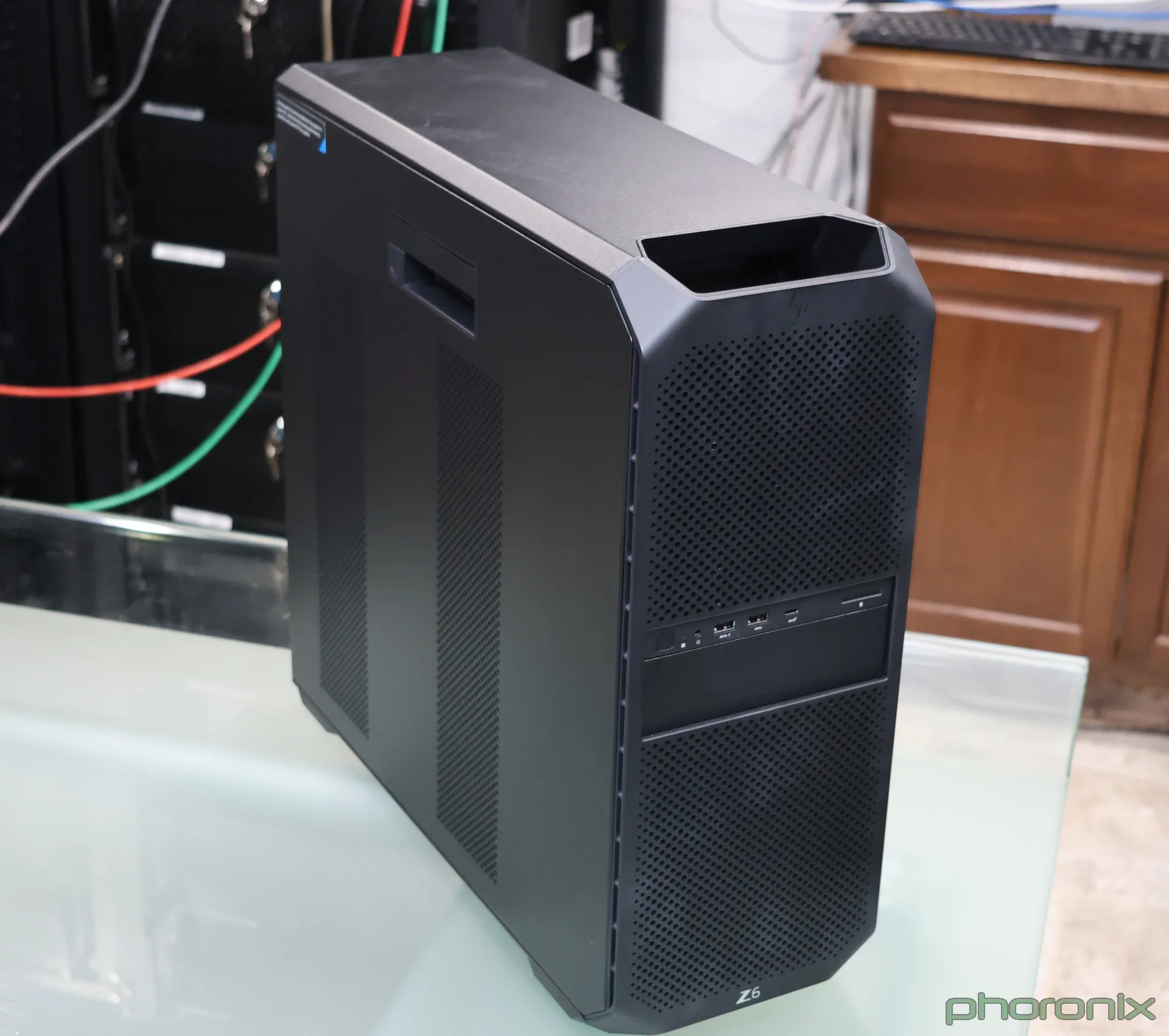 [Phoronix] HP Z6 G5 A Makes For An Incredibly Powerful AMD Workstation ...