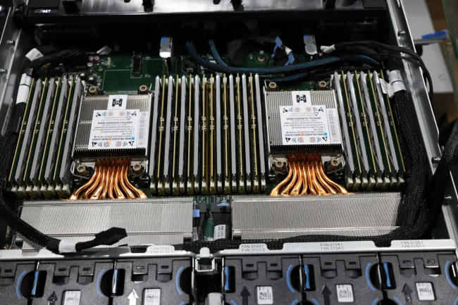 Intel Xeon 6780E / Xeon 6766E 144-Core Performance Benchmarks Review ...