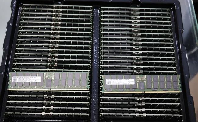 MRDIMM 8800MT/s vs. DDR5-6400 Memory Performance With Intel Xeon 6 ...