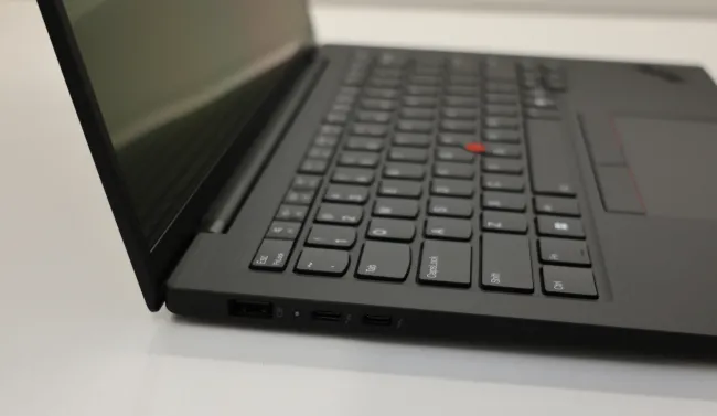 Lenovo ThinkPad X1 Carbon Gen 13 Aura Can Work Well As A Solid Linux ...