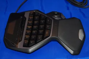 Logitech G13 Advanced Gameboard Review - Phoronix