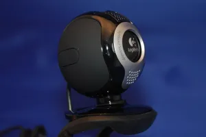 Logitech QuickCam Communicate Deluxe Review - Phoronix