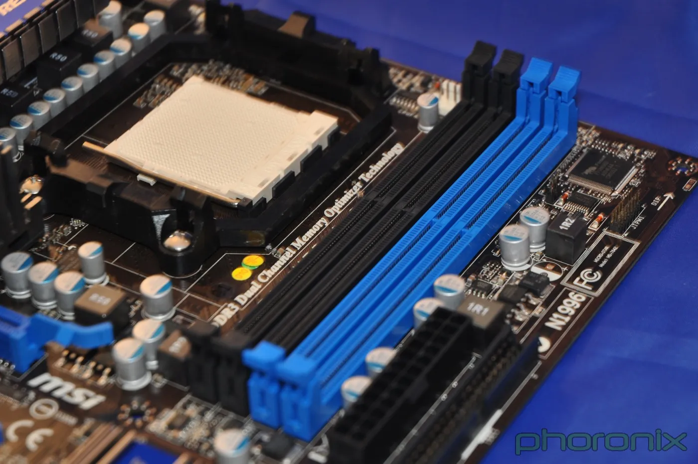 [Phoronix] MSI 890GXM-G65 Image (Msi 890gxm Mobo2)