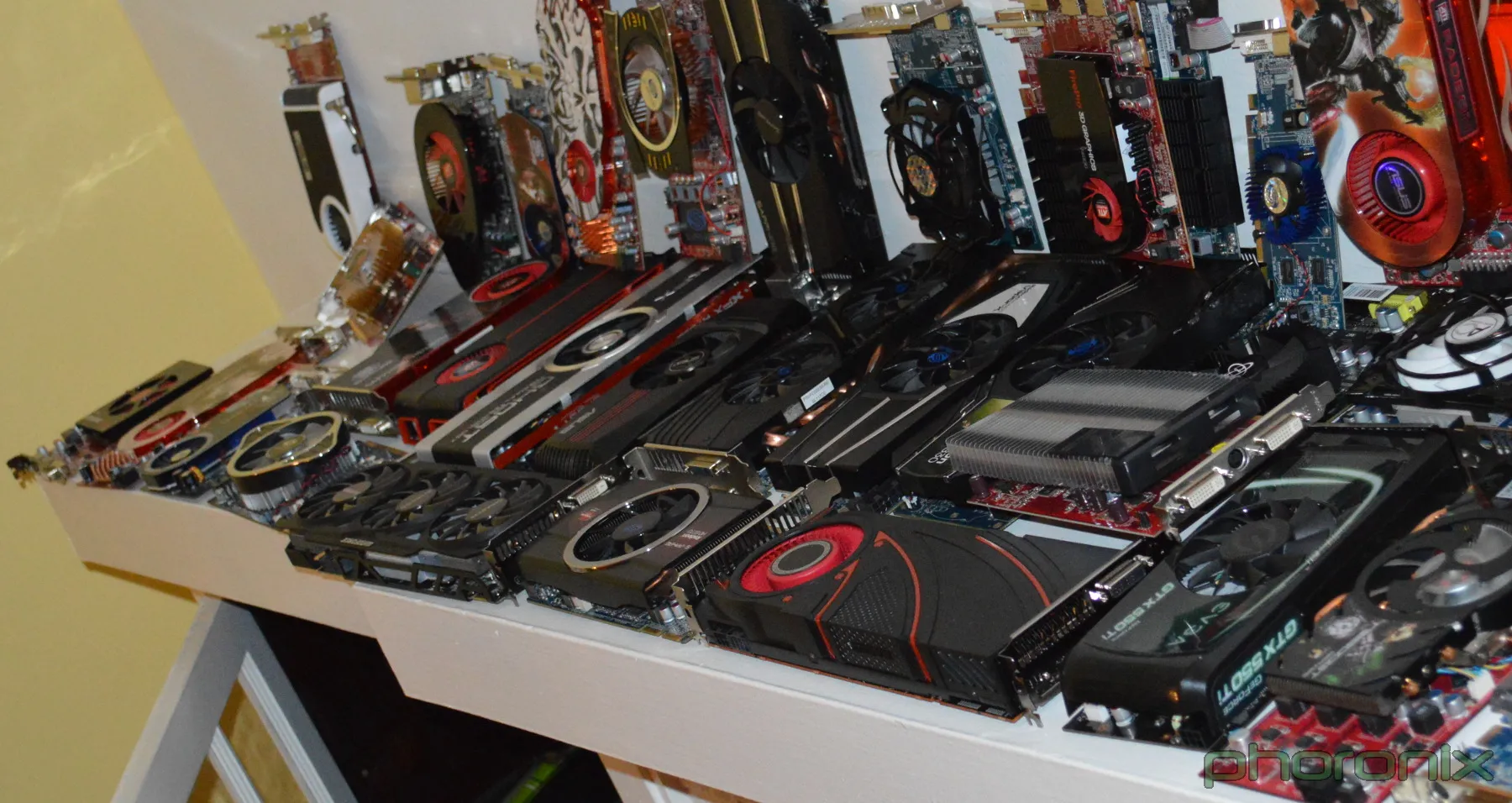 [Phoronix] 35-Way NVIDIA/AMD Proprietary Linux Graphics Driver Comparison Image (Linux Blobs 2)