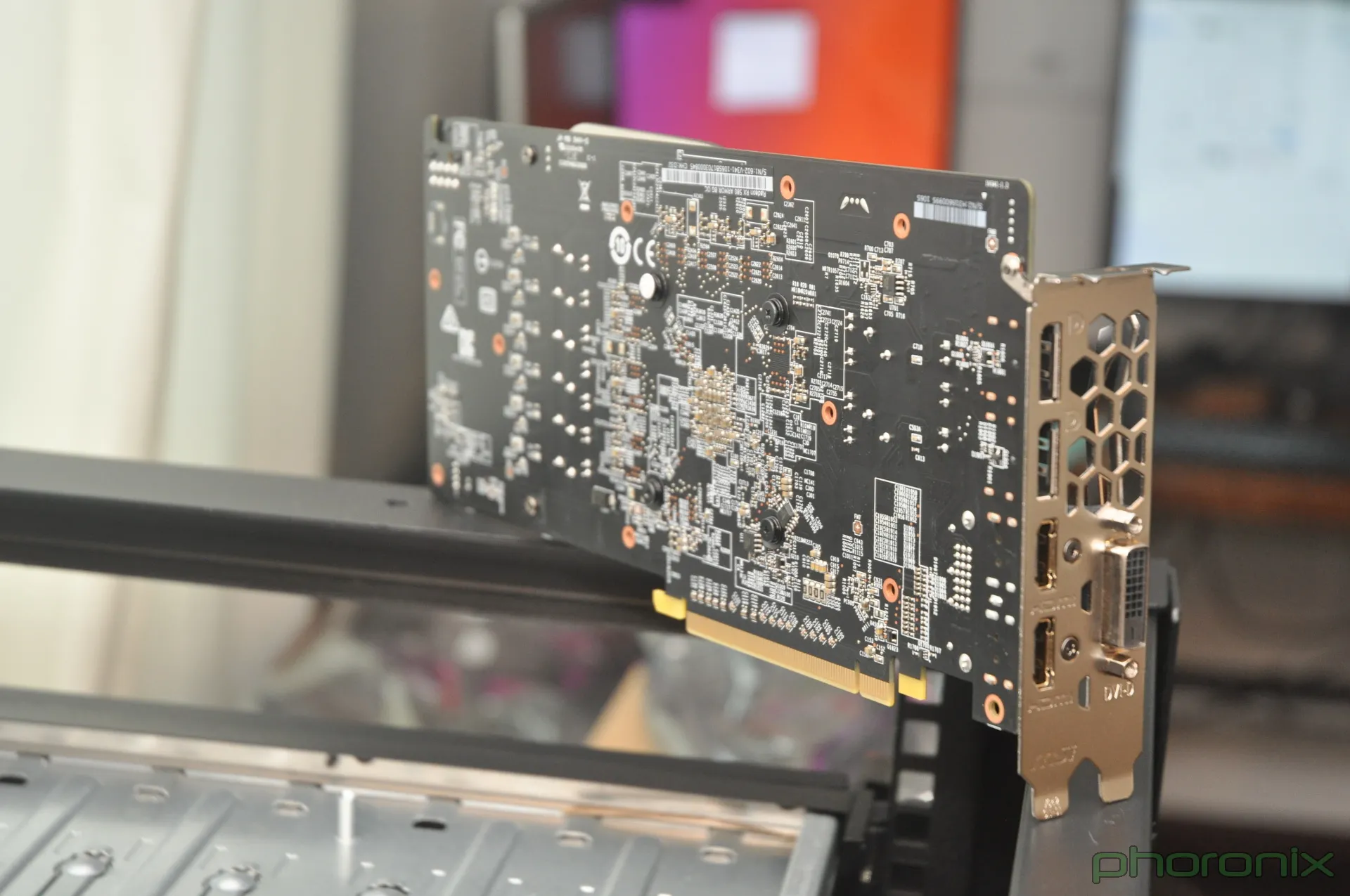 [Phoronix] AMD Radeon RX 580 Linux OpenGL/Vulkan Benchmarks Image (Radeon Rx580 5)