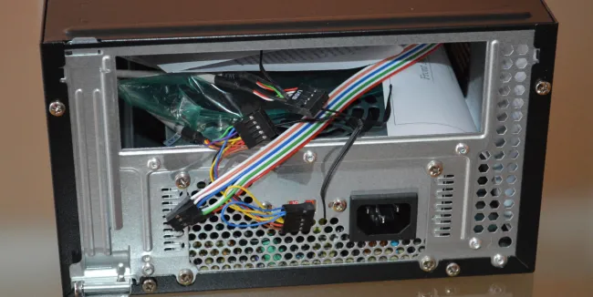 Rosewill RS-MI-01: An Ultra Low-Cost Mini-ITX Chassis Review - Phoronix