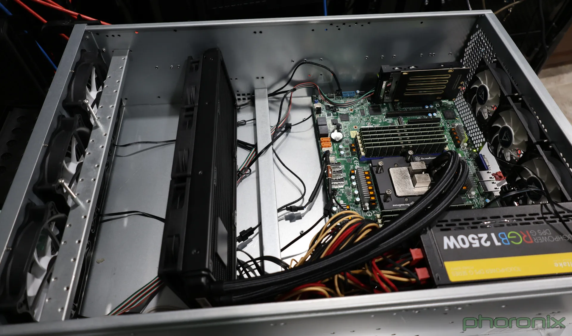 Corsair Vengeance Airflow Memory Cooling For DDR5 Server RAM - Phoronix ...