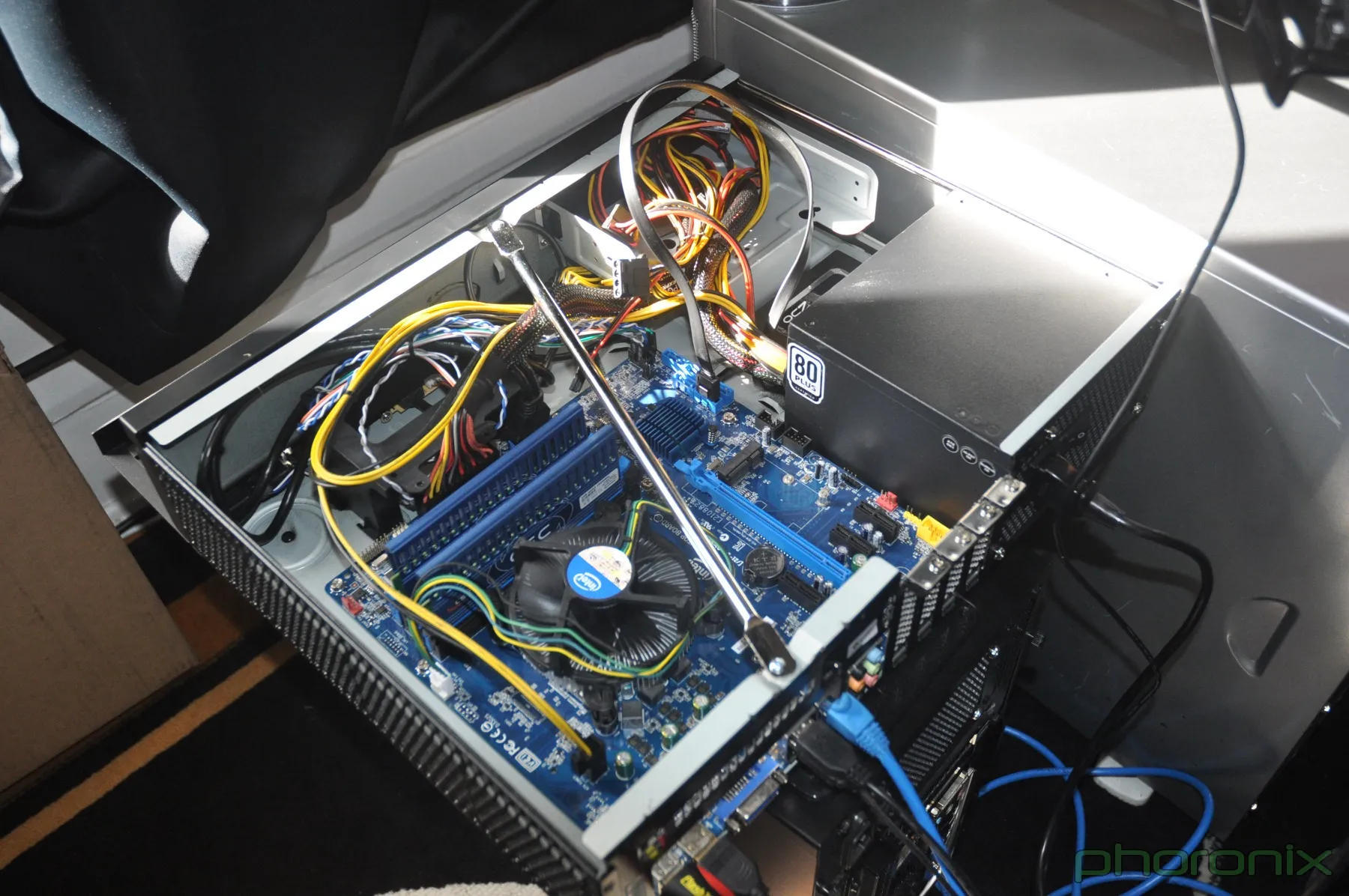 [Phoronix] SilverStone Milo ML04 Image (Silverstone Ml04 Setup1)