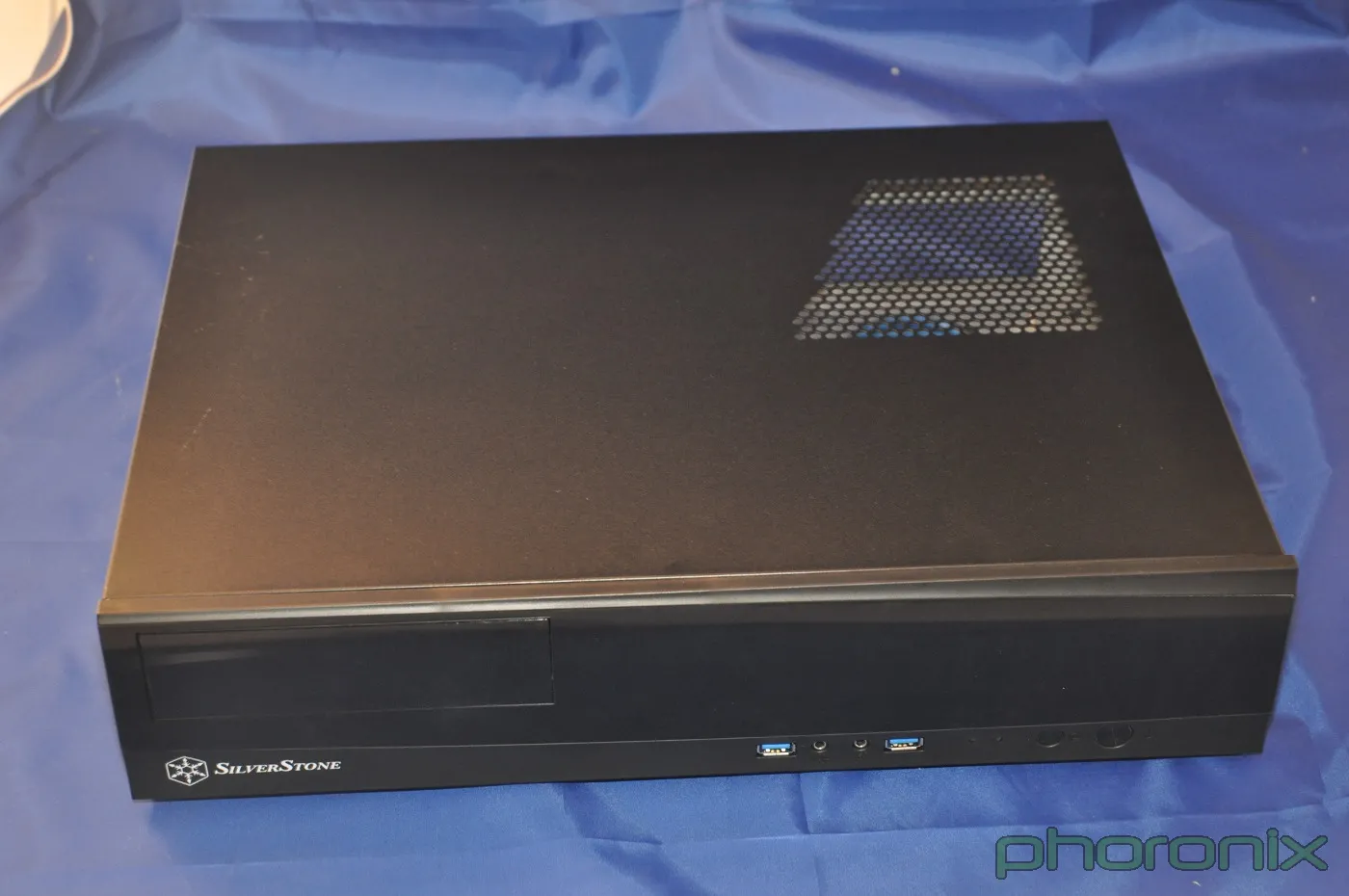 [Phoronix] SilverStone Milo ML03 HTPC Image (Silverstone Ml03 Case1)