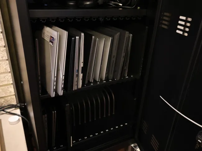 TOUPUWAN 30-Slot Laptop/Tablet Storage Cart Review - Phoronix