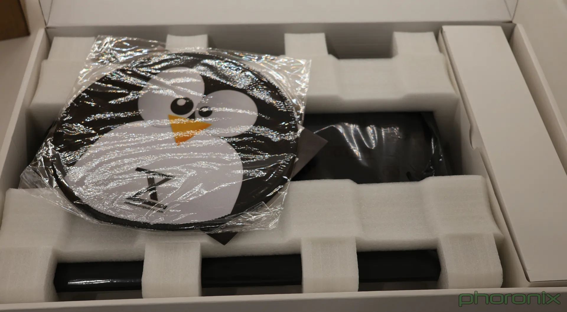 [Phoronix] TUXEDO Sirius 16 Gen 2 Linux Laptop Pairs The AMD Ryzen 7 ...